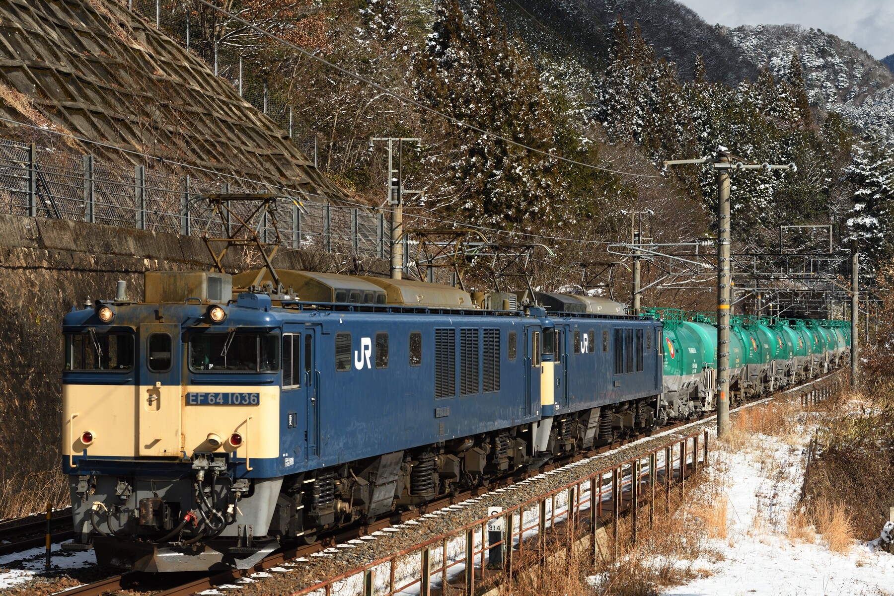 【1月28日】中央西線 8084レ EF64国鉄色重連 : 山紫水明な景色を求め