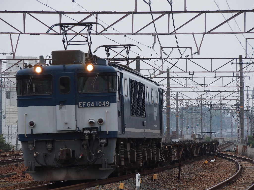 5月28日、EF64-1049が牽引する8865レ : 山紫水明な景色を求め