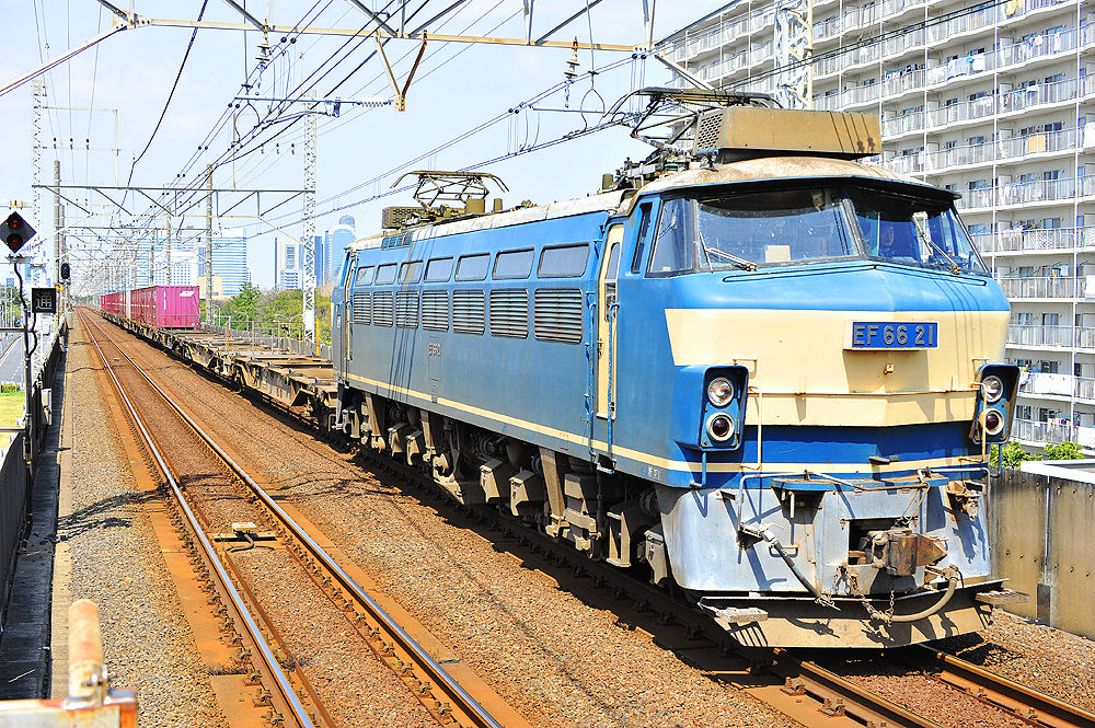 電車の中間： 国鉄EF66形電気機関車 : のりものの透視図イラスト