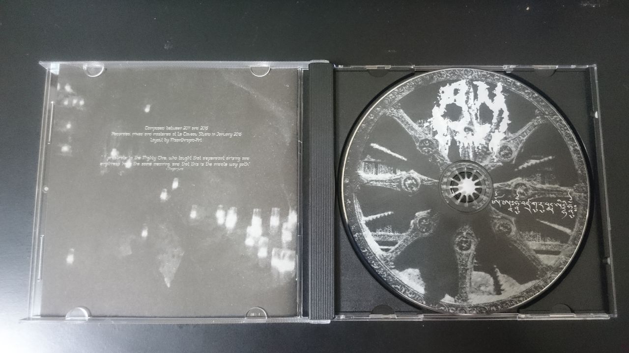 メタル好きがメタルのCDについて書くメタルのブログ:AUM / Om Ah Hum Vajra Guru Padma Siddhi Hum