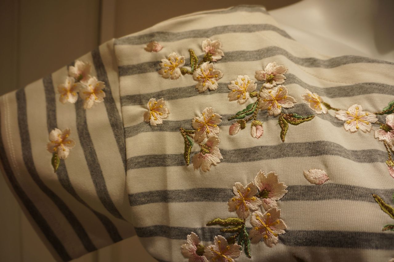 KEITA MARUYAMA(ケイタマルヤマ)桜刺繍ボーダーカットソー KEITA MARUYAMA(ケイタマルヤマ)桜刺繍ボーダーカットソー