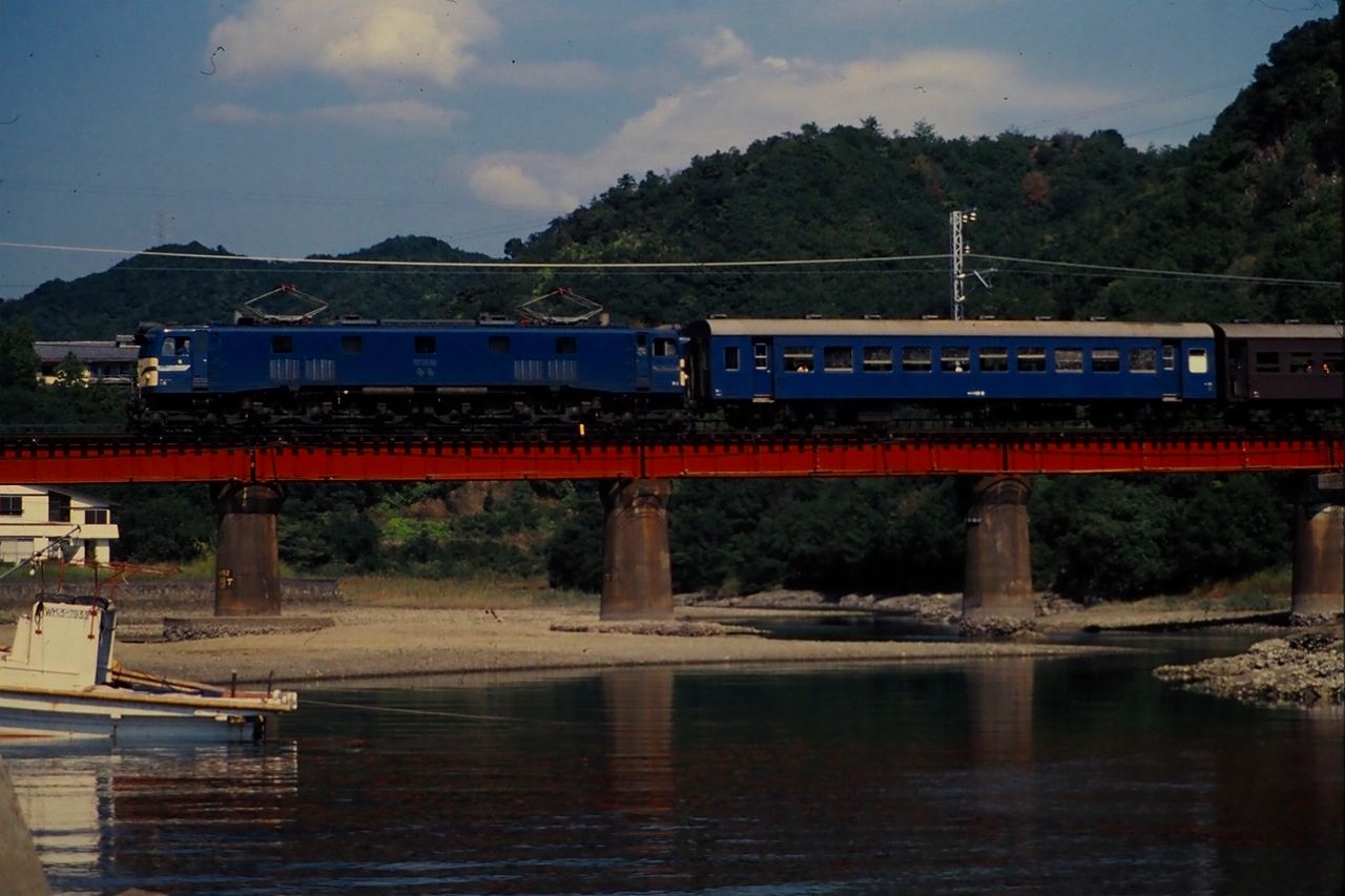 EF58 66 : TANIの鉄道写真の回顧録