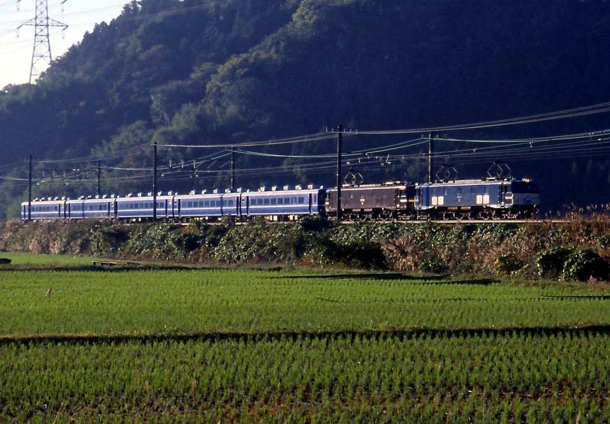 EF58 122 : TANIの鉄道写真の回顧録