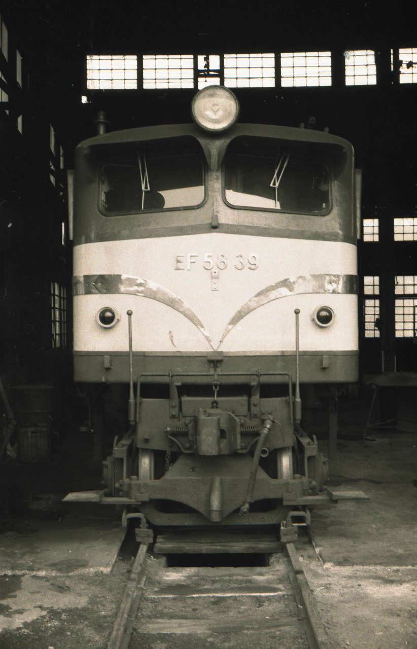 EF58 39 : TANIの鉄道写真の回顧録