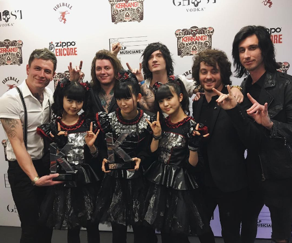 アスキンのボーカル、デニスがインスタでズッ友写真をアップ : BABYMETALの使徒