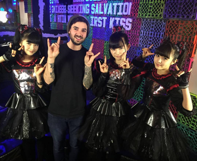 『Scuzz TV』 ニューフォト+『Nerdist』レビューほか+現地の様子 : BABYMETALの使徒