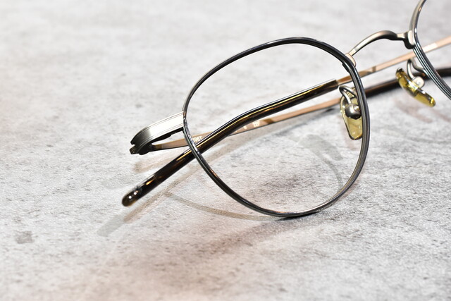 シンプルさの中に高いデザイン性 999.9「S-696T」 : 郡山市 眼鏡専門店Syozo めがね日和