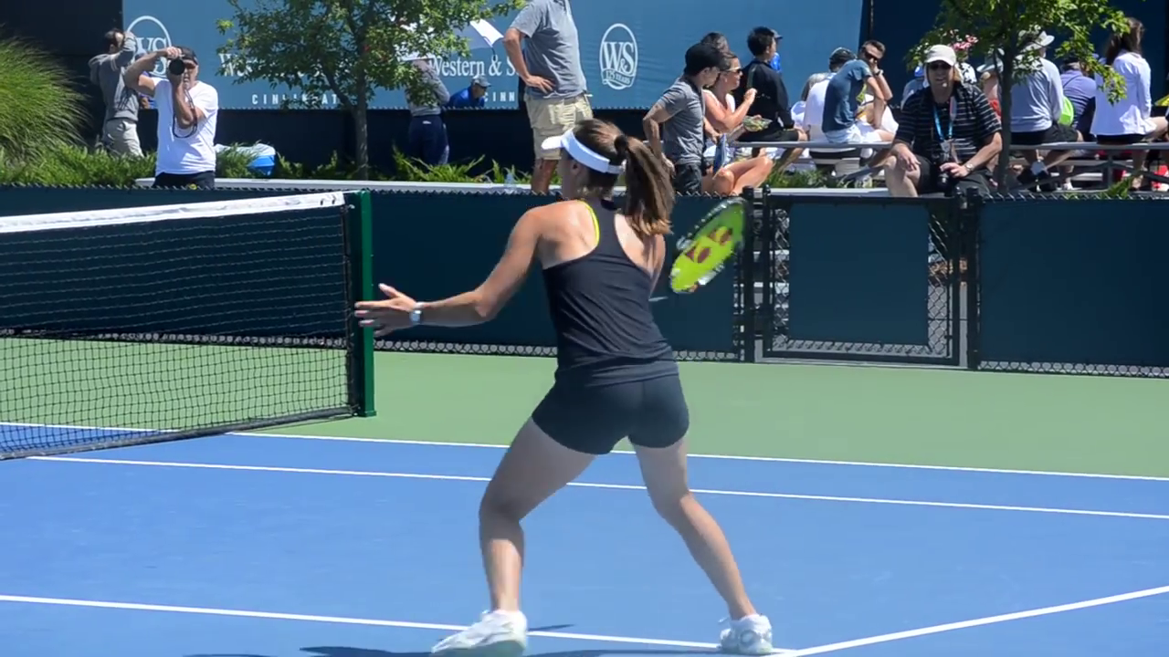 Two Handed Backhand Volley : ♡ ☘