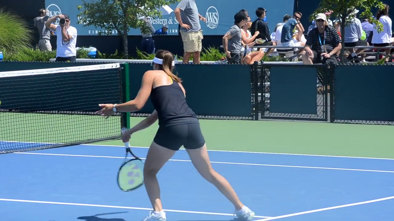 Two Handed Backhand Volley : ♡ ☘