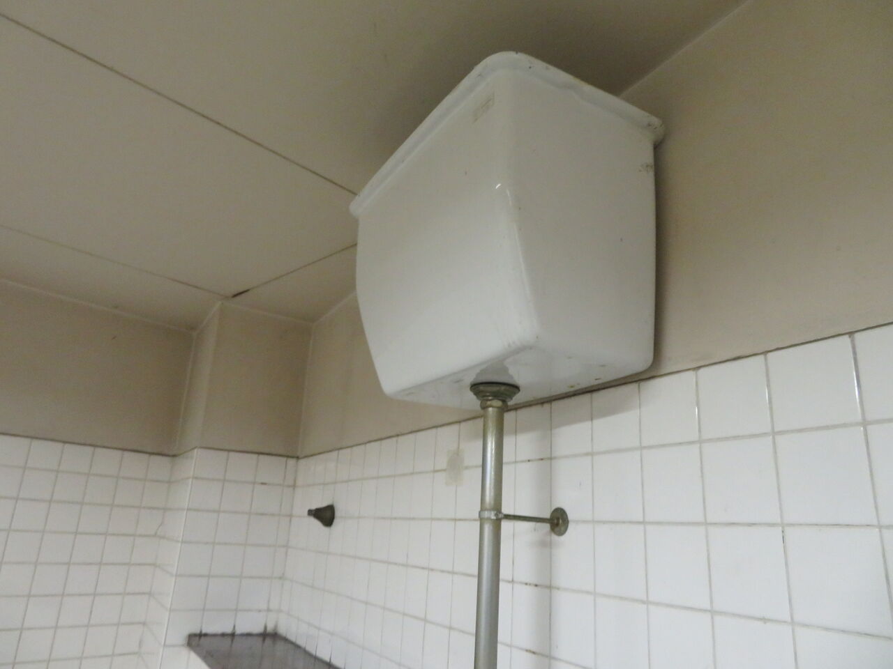 交通施設のトイレ : おてあらい倶楽部