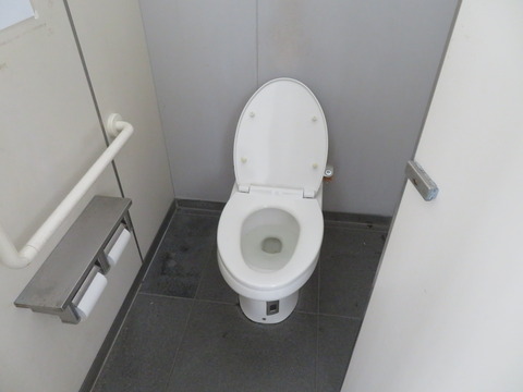 沼津駅北口公衆トイレ : おてあらい倶楽部