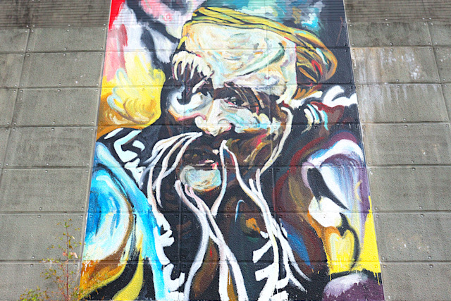 【海岸線の美術館】雄勝地区大浜漁港の防潮堤壁画「Okubi - e｜大首絵 アマノウヅメ / スサノオ / 鬼女 / 蛭児」宮城県石巻市 ...