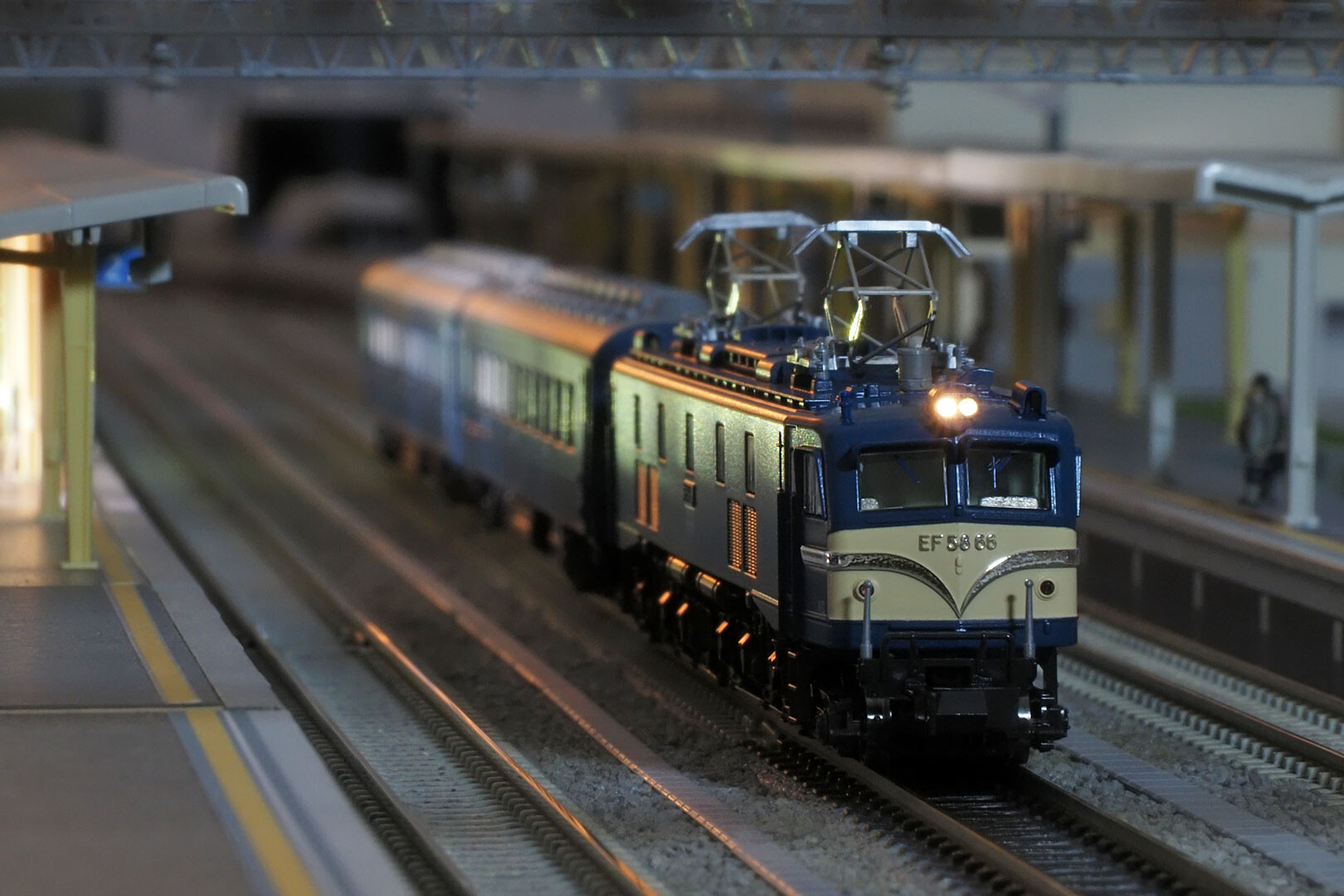 KATO 3040-1 EF58 66 竜華機関区/10-1881 夜行鈍行「はやたま」 : どみやんの写真帳blog派出