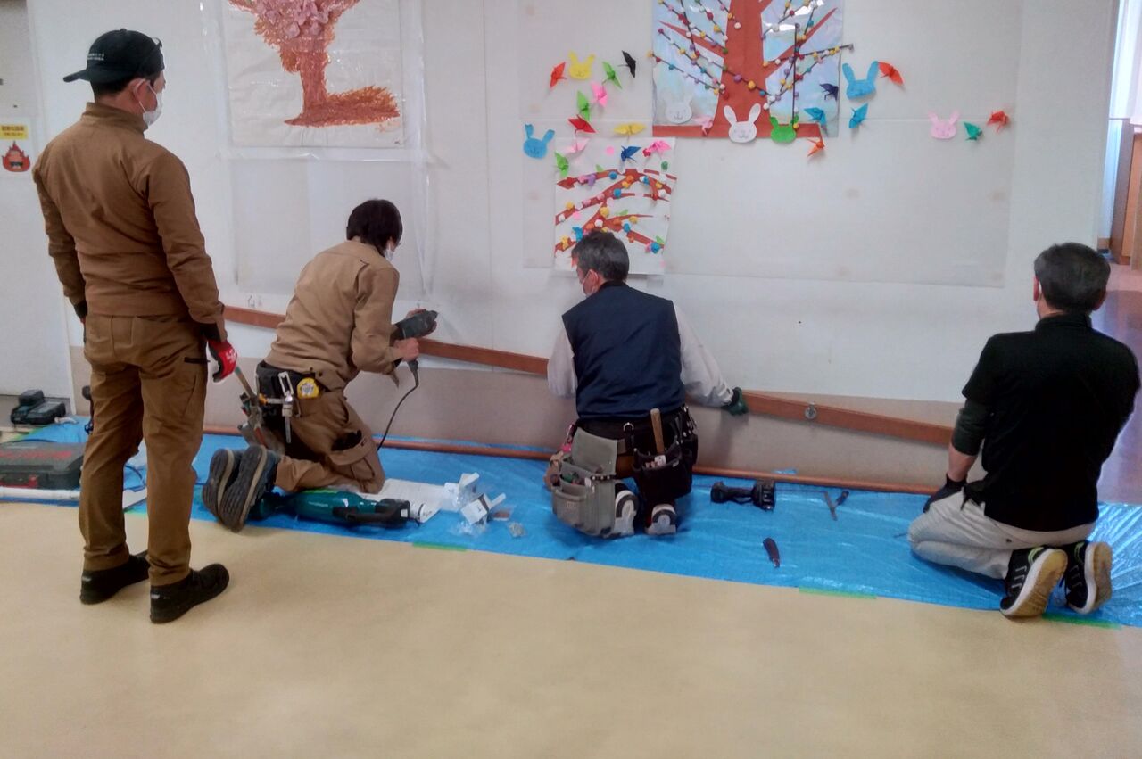 案山子日記～都筑シニアセンター～ : 新しい手すりを取り付けました！