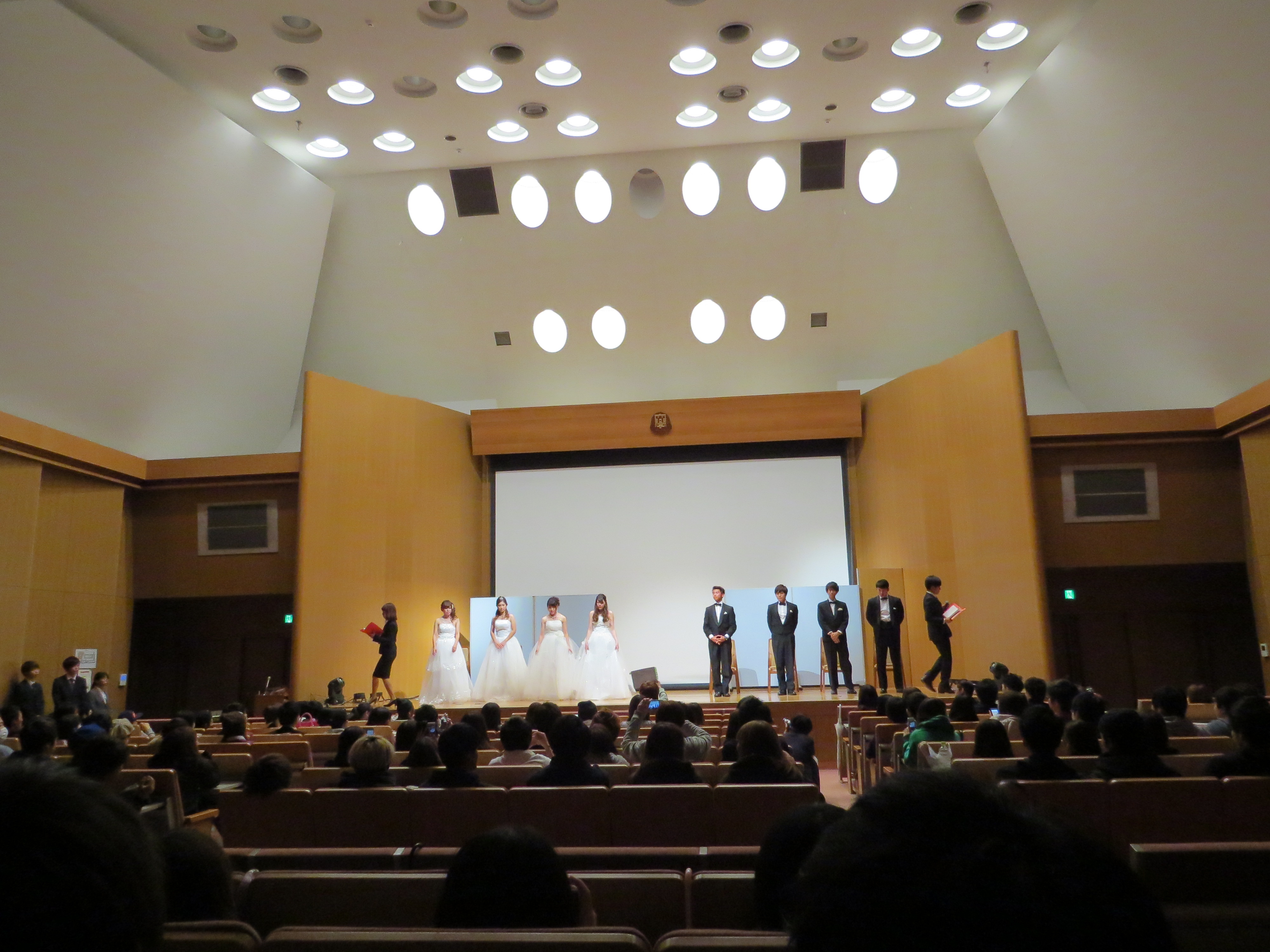 日本大学生物資源学部の「藤桜祭」で行われた、Ms. & Mr. NUBSコンテストの結果発表 : 藤沢イベント通信