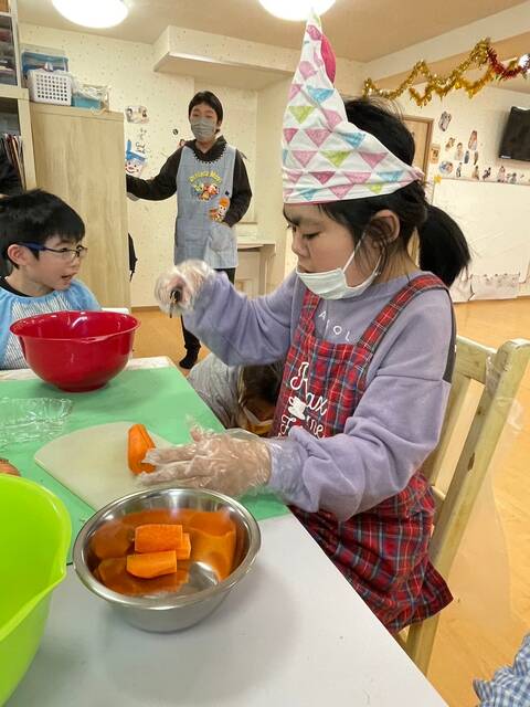 テラス児童デイサービス西蒲田のブログ:冬休みの調理実習など