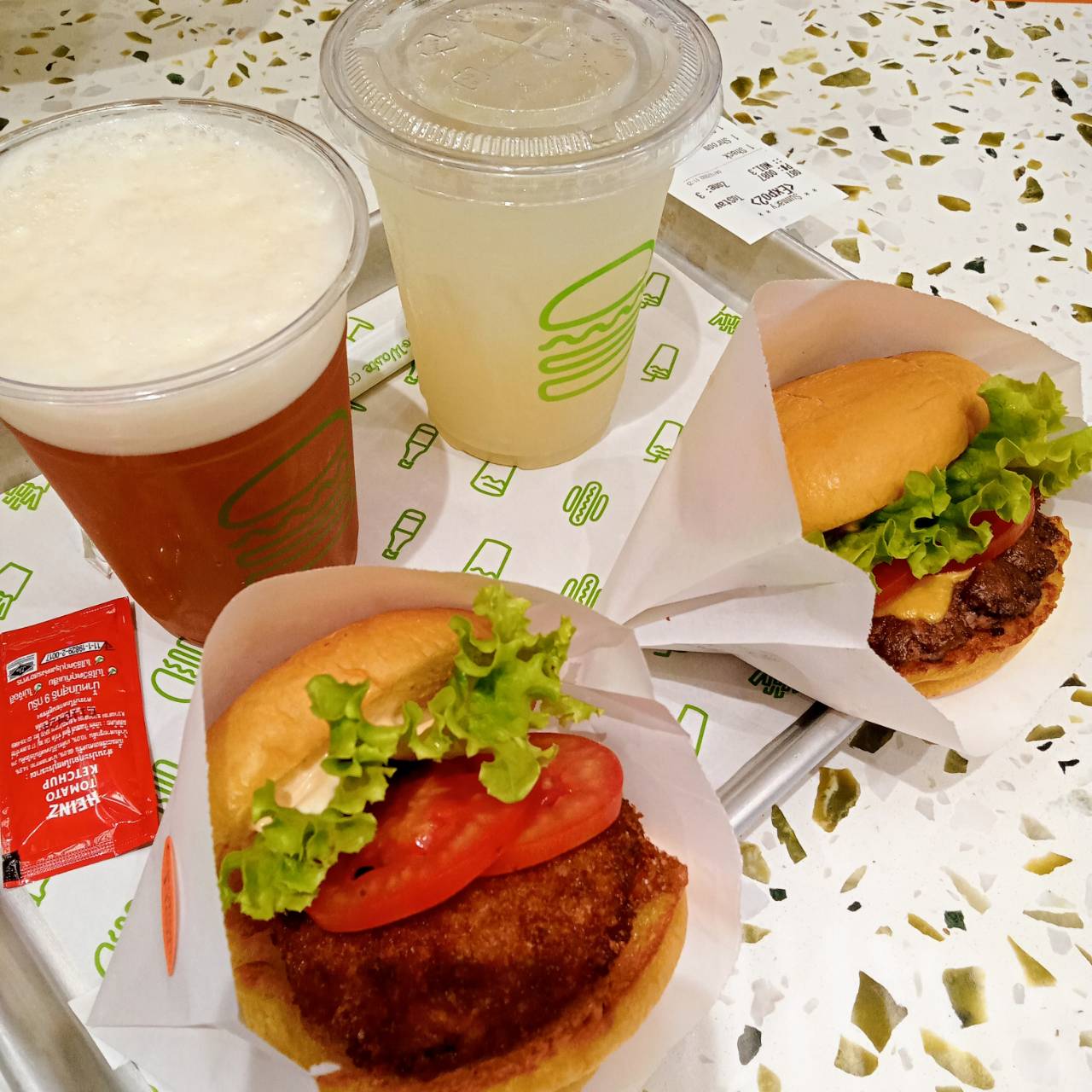EMSPHEREで、Shake Shackのハンバーガーとビールを。 : タイで思う。
