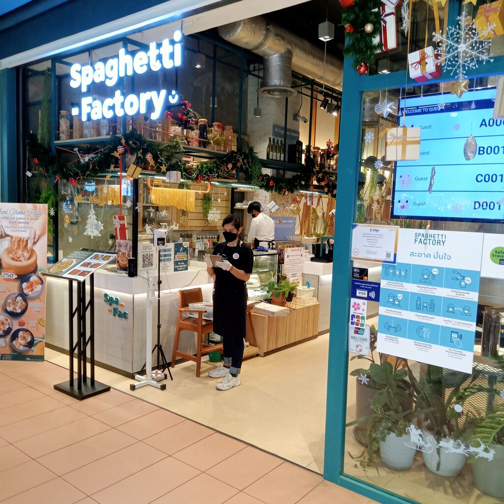 Central World の Spaghetti Factory : タイで思う。