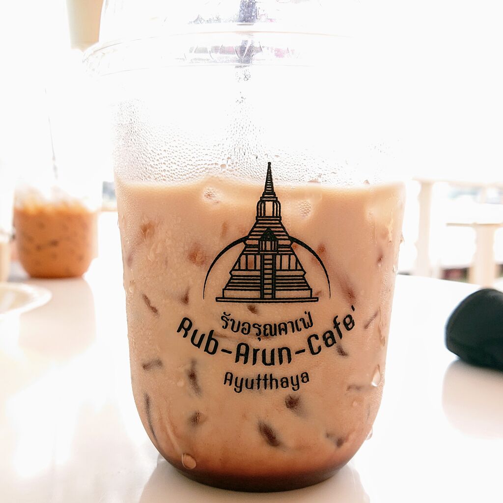 Rub-Arun-Cafe' Ayutthaya 'รับอรุณคาเฟ่ อยุธยา' : タイで思う。