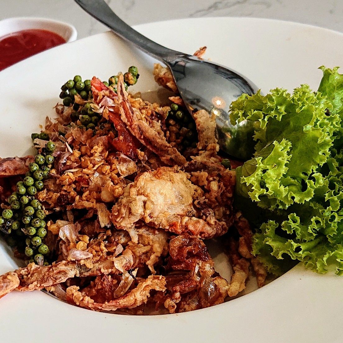 パトゥムタニの川沿いの Quayside Cafe and Eatery というちょっとおしゃれなレストラン。 : タイで思う。