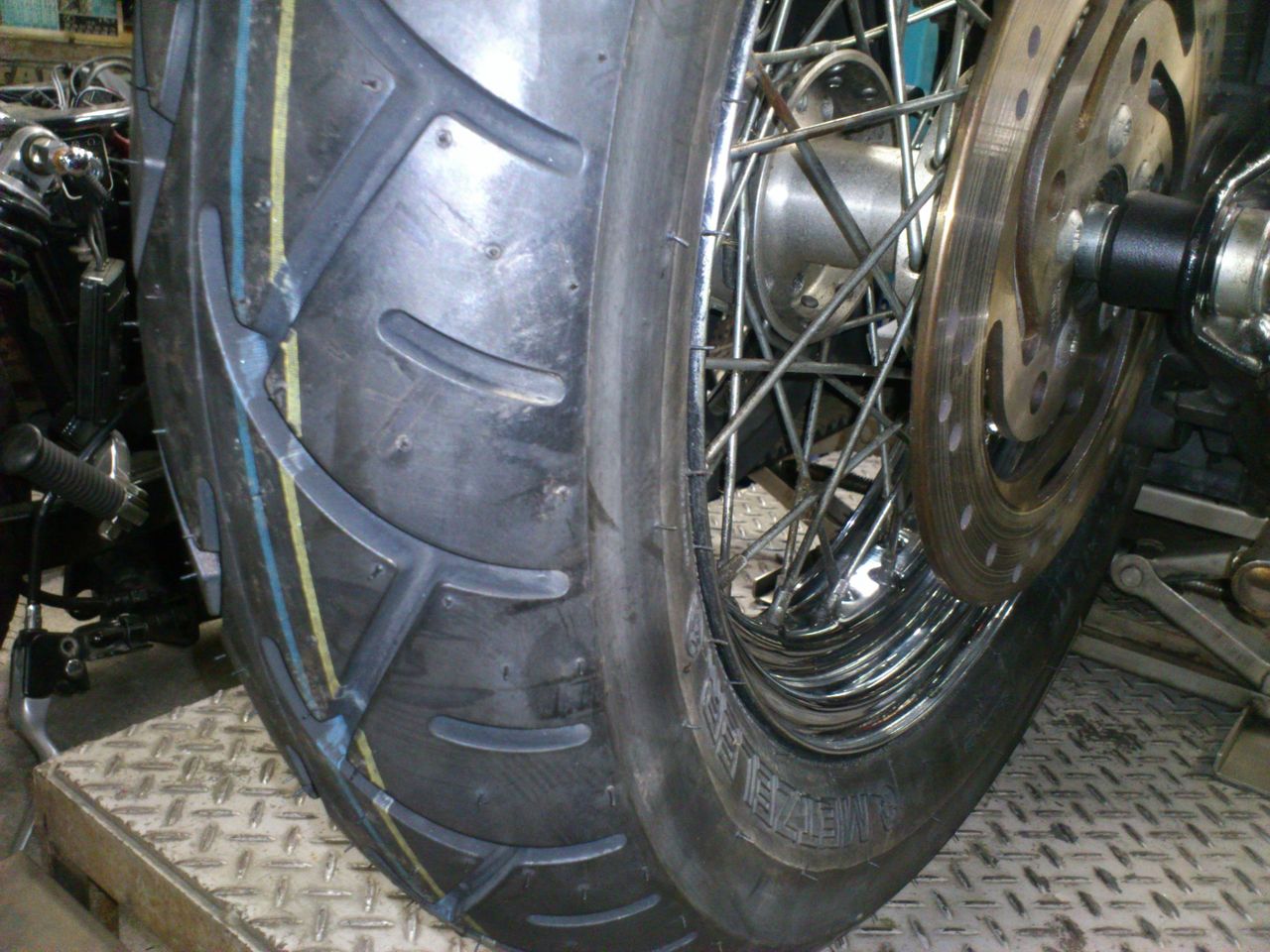 祝！ ご成約！ ’01 FXST : ハーレーカスタムショップ ザスカルヘッド