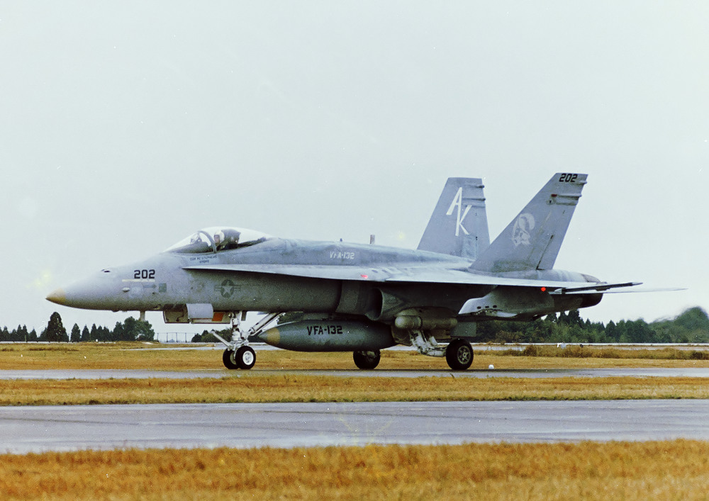 U.S.NAVY F/A-18A VFA-132 "Privateers" : THE ALIENS NEST