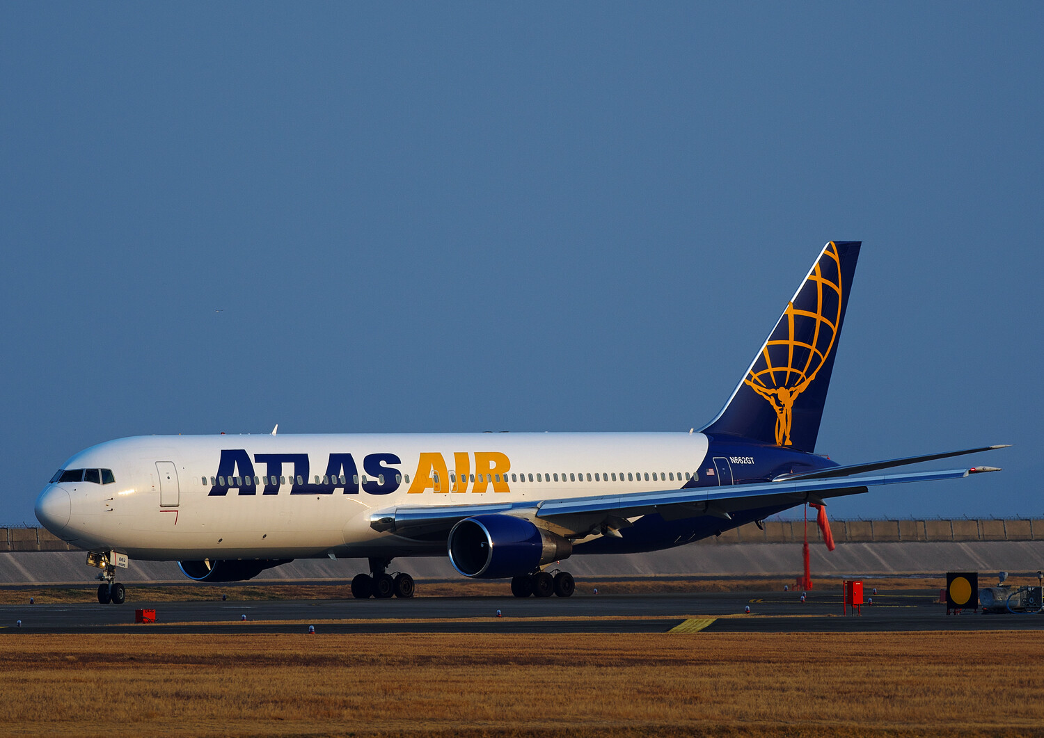 ATLAS AIR B767”N662GT” : THE ALIENS NEST