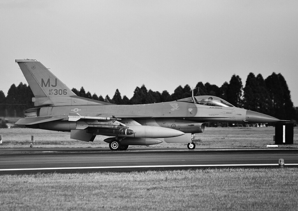 フル装備のF-16 ”MISAWA JAPAN” : THE ALIENS NEST
