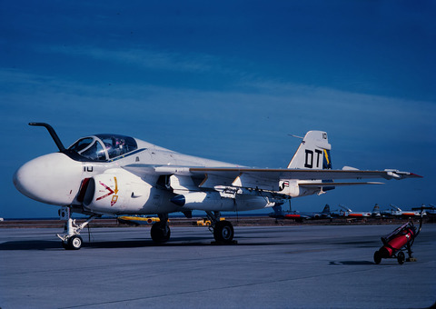 U.S.M.C A-6E ”INTRUDER” VMA(AW)242 : THE ALIENS NEST