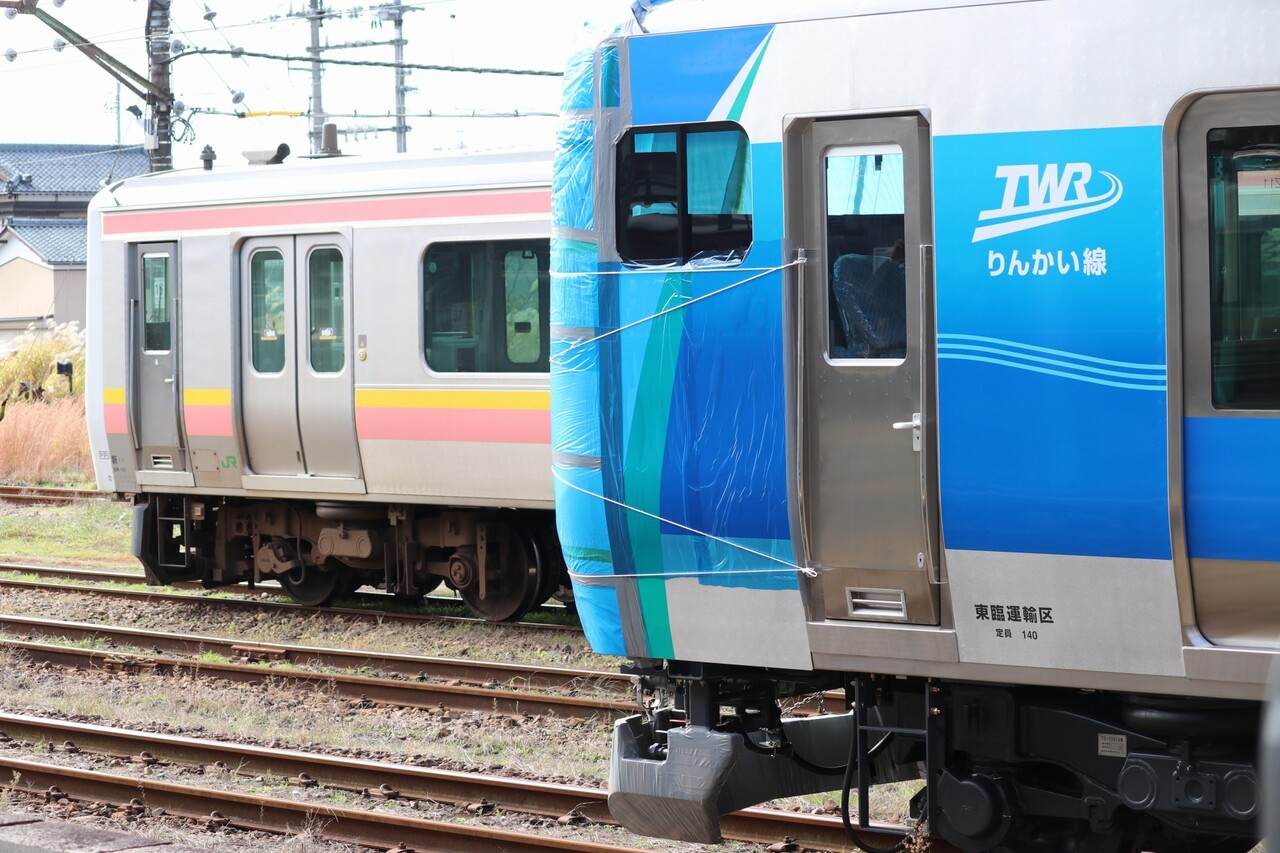 新津でみたりんかい線71-000形とE129系 : 湘南色の部屋（Shonan-color train）