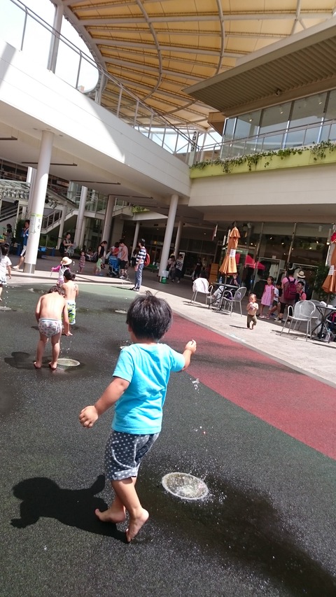 Lala-Port Shinmisato Water Fountain : Tokyo Japan Life Tips