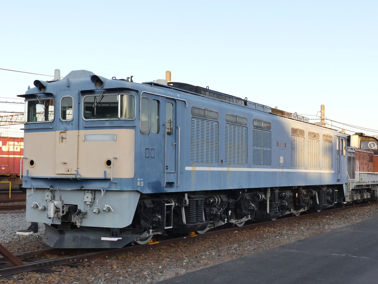 EF64 77号機 ついに解体か！ 稲沢機関区[愛知機関区]本日（11/10）の車両留置状況 : TOMODACHIYA鉄道日記