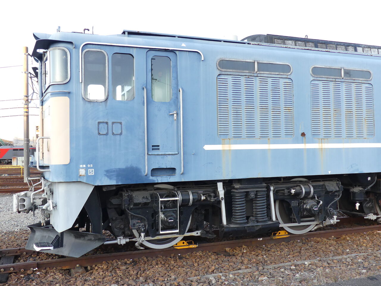 EF64 77号機 ついに解体か！ 稲沢機関区[愛知機関区]本日（11/10）の車両留置状況 : TOMODACHIYA鉄道日記