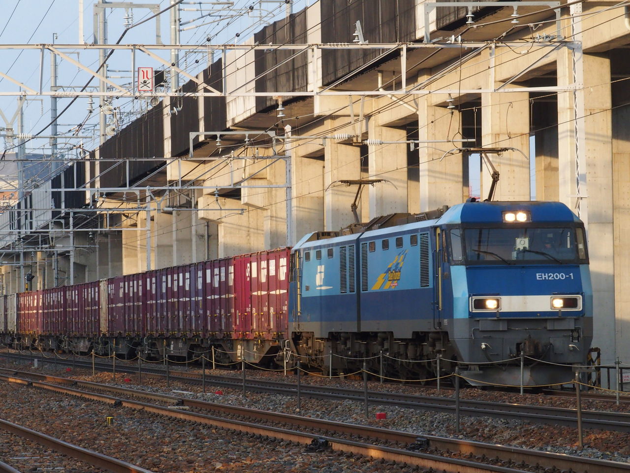 本日（3/12）のEH200牽引貨物89レ＋EF64牽引貨物83レ : TOMODACHIYA鉄道日記