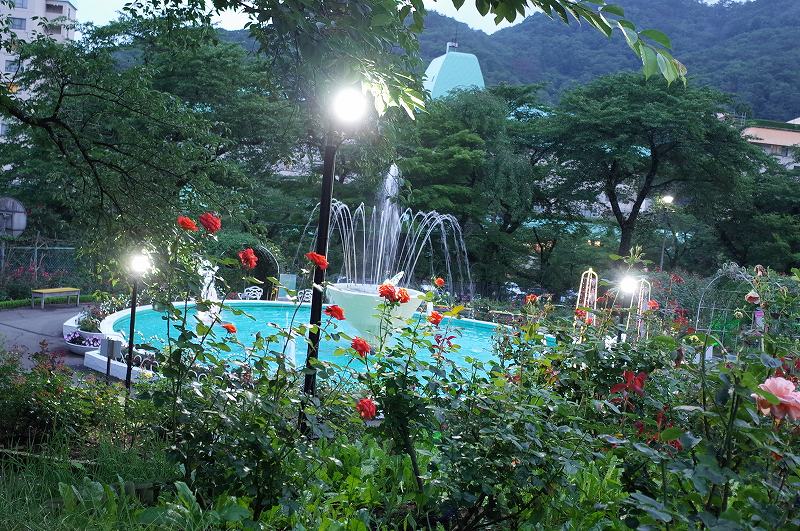 ハイキングさ あべじゃ:晩秋の花巻温泉バラ園 漫ろ徘徊す