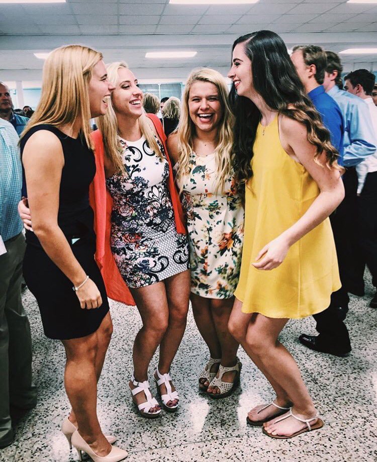 長身美女図鑑 : Emily Sullivan