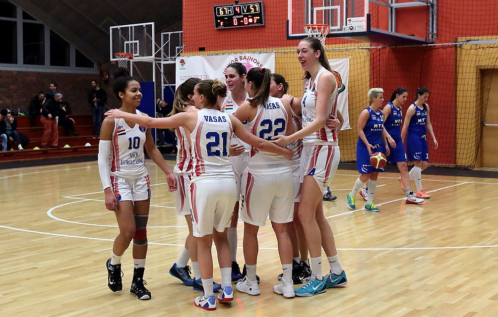 長身美女図鑑 : Bernadett Hatar