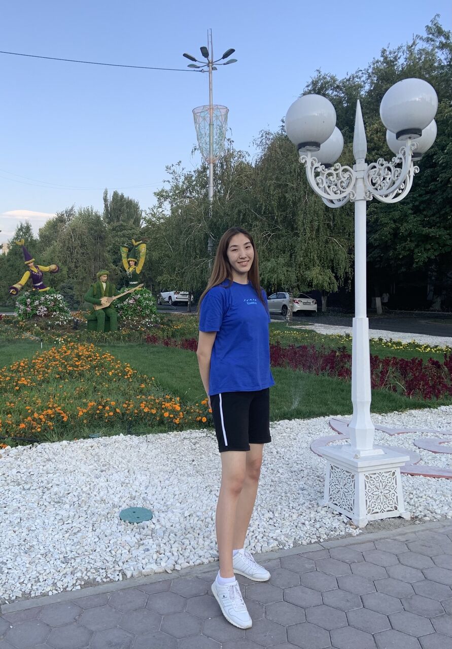 長身美女図鑑 : Ayazhan Amangeldieva