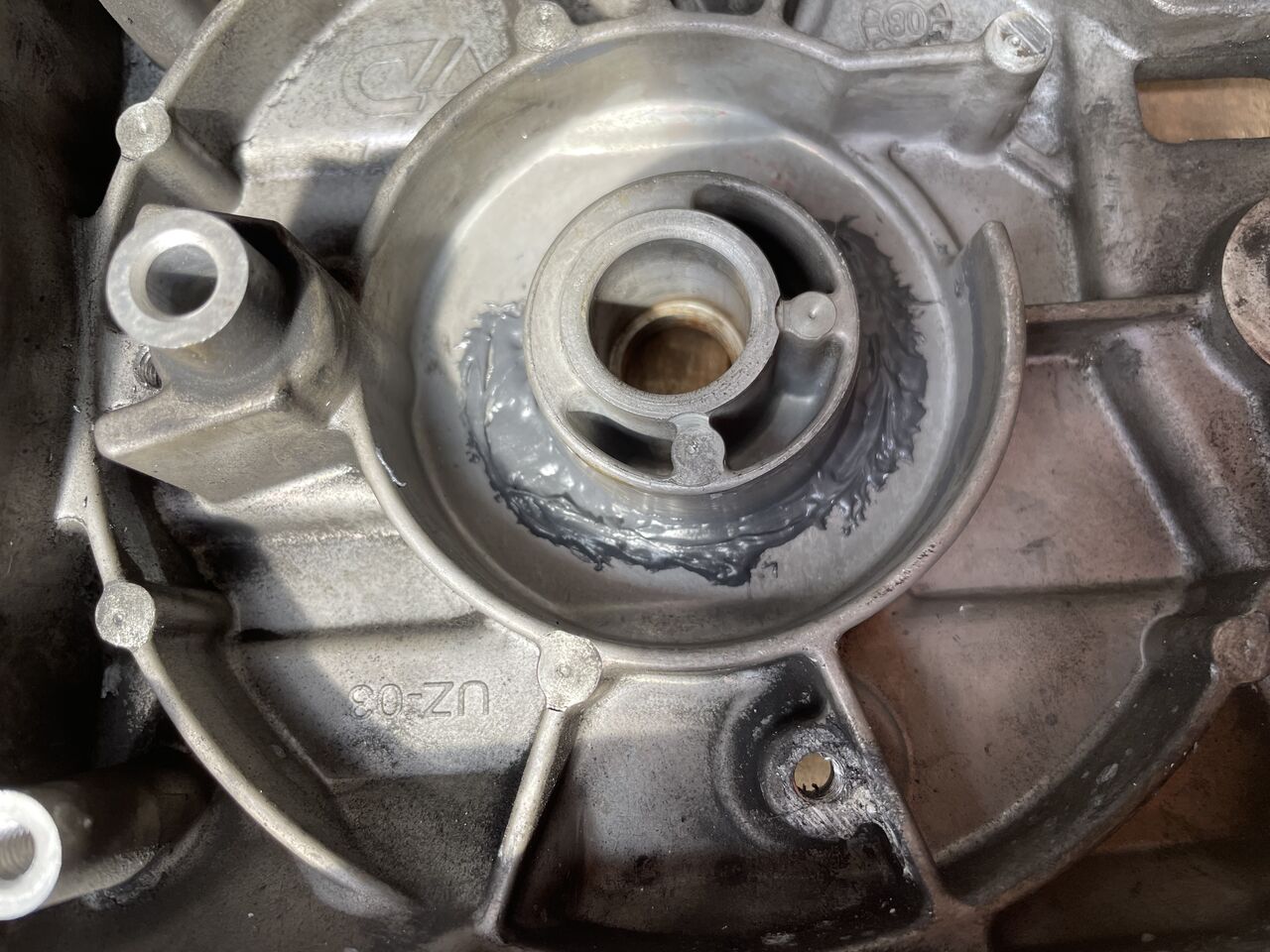 クランクケース割れを修復する（パート1） : DIY大好き toshiのblog