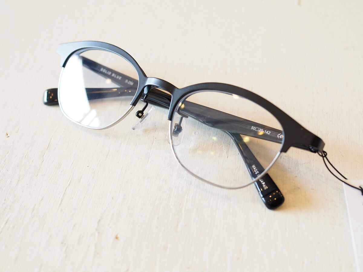 さま～ず三村さんが選ばれた「SOLID BLUE」ハネ上げフレームが再々入荷です。 : TOWA OPTIQUE BLOG