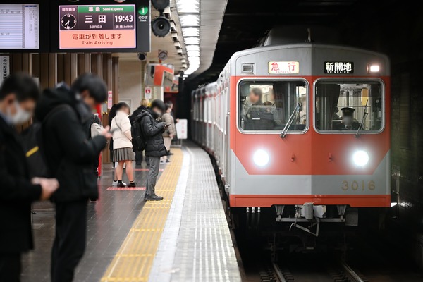 神鉄3000系 3016F（3015F） : 関西こうつうアーカイブ