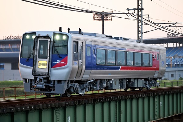 JR2000系 N2000系量産車 : 関西こうつうアーカイブ
