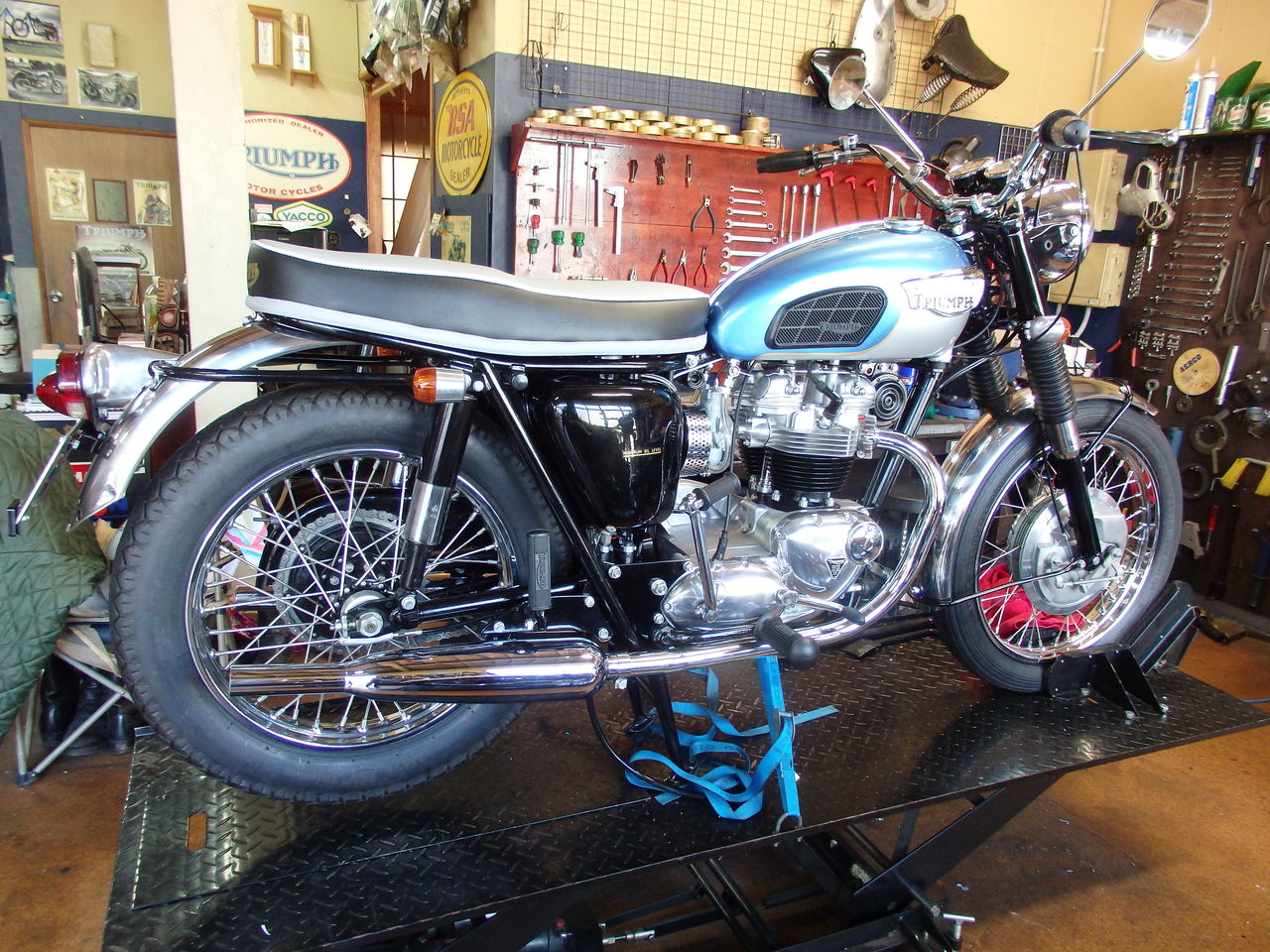 TRAVIS CYCLES （トラヴィス・サイクルズ）のブログ : 1968年トライアンフTR6Rエンジン始動。 - livedoor ...