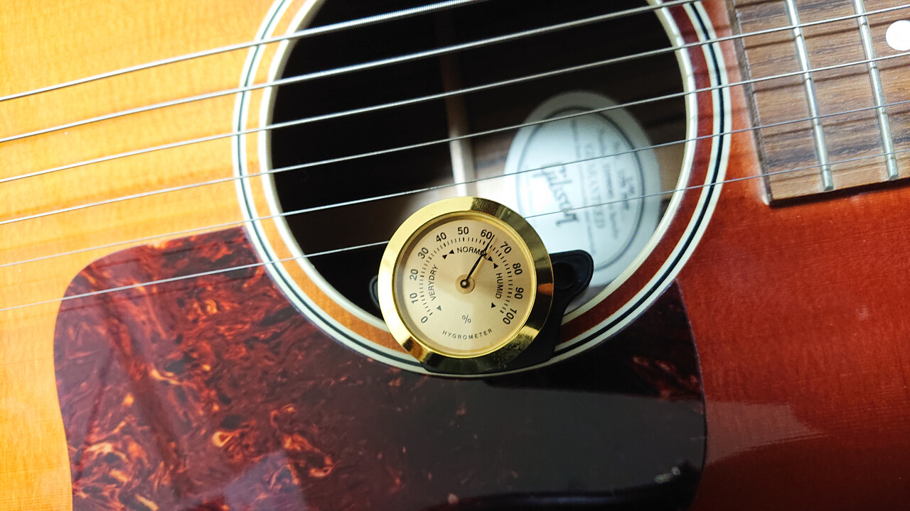 ケース内湿度計（加湿機能付き）Guitto GHD-01を導入 : 木の温もりを鉄弦にのせて