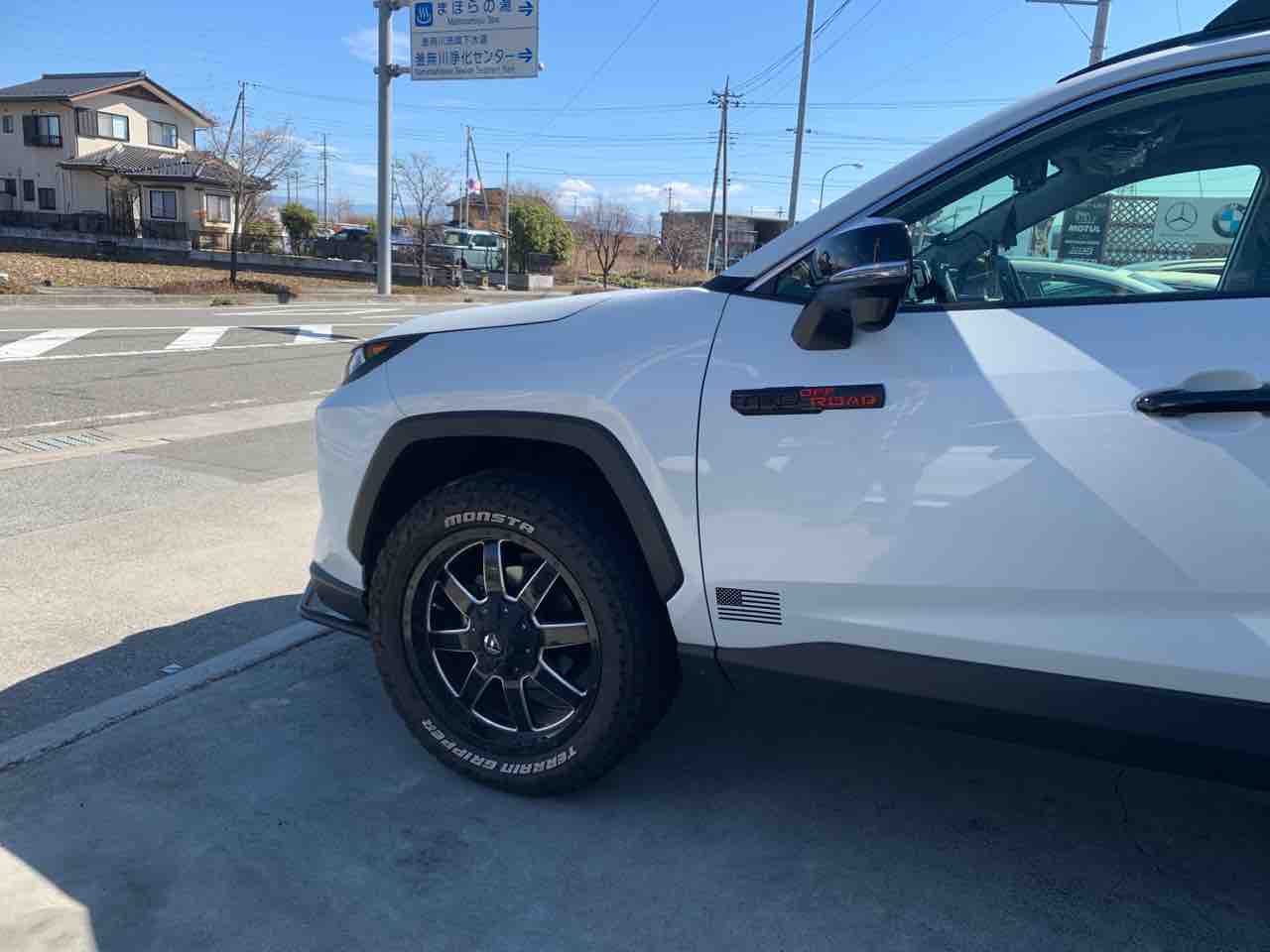 TOYOTA RAV4 Rough Country 2.5in LIFT UP KIT 取付 : 輸入車販売修理のトラストオート