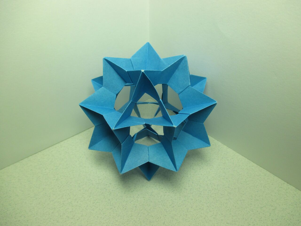 ユニット折り紙好きの隠れ家 : Electra Kusudamaの作成