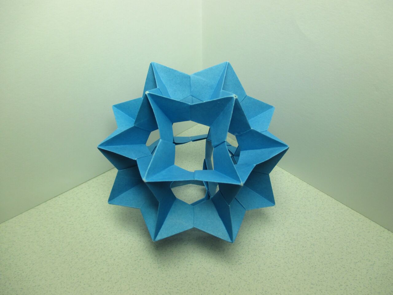ユニット折り紙好きの隠れ家 : Electra Kusudamaの作成