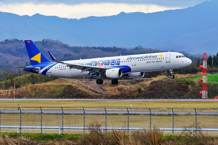 ベトラベル航空初就航（チャーター） : 讃岐の鉄と空、時々海