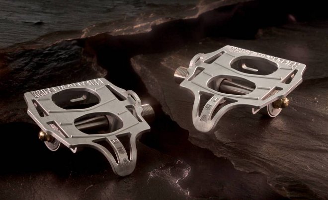 Lyotard＃23ペダル : ただいま営業中～♪