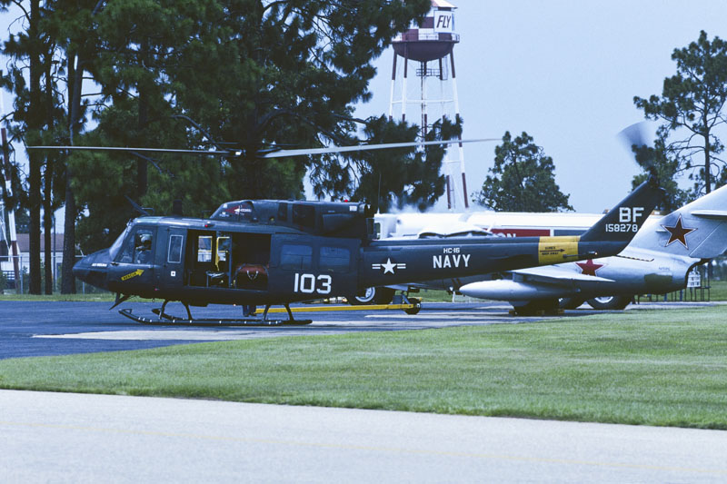 UH-1N BF #103 : 飛行機好きの " つぶやき"